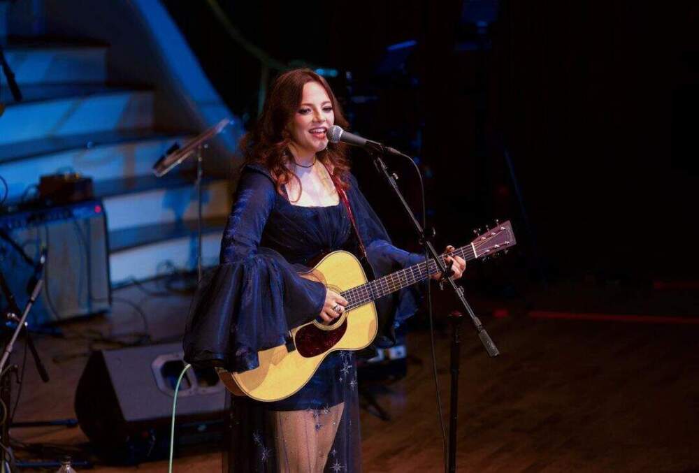 Singer Cara Brindisi wants to talk | WBUR News