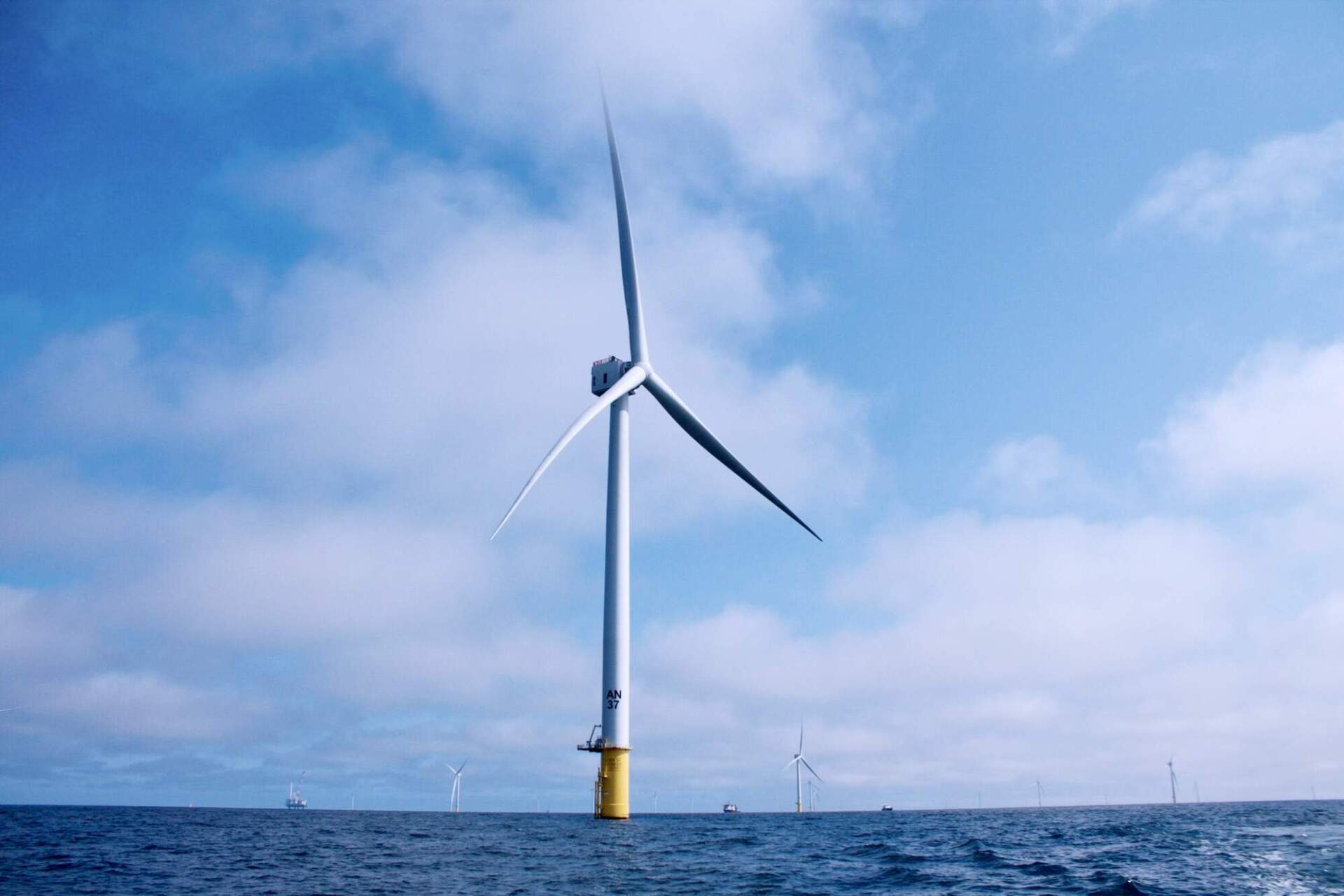 Vineyard Wind, country's first large-scale offshore wind project ...